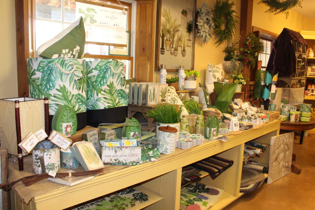 American GardenWorks - Lawn & Garden Retailer